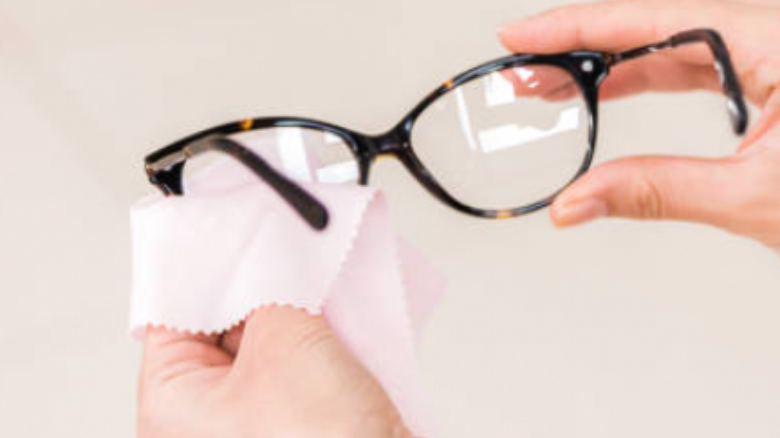 Do’s and don’ts of cleaning your glasses