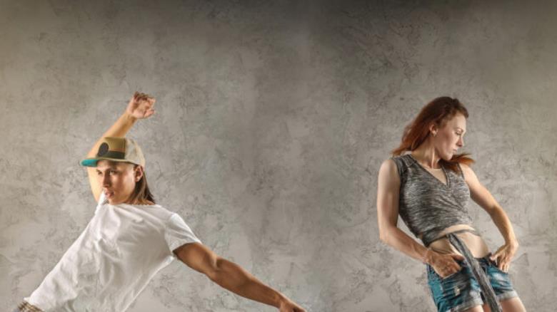 17 Dance Moves From the 90s That Gen Z Would Find Hilarious